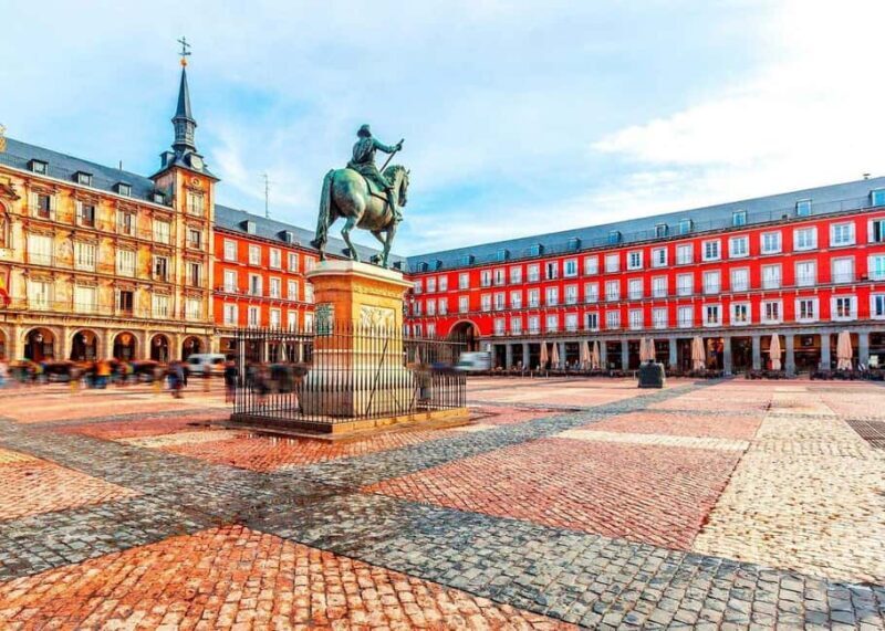 Madrid Walking Tour: Sol, Plaza Mayor,Royal Palace, Gran Via - Key Points