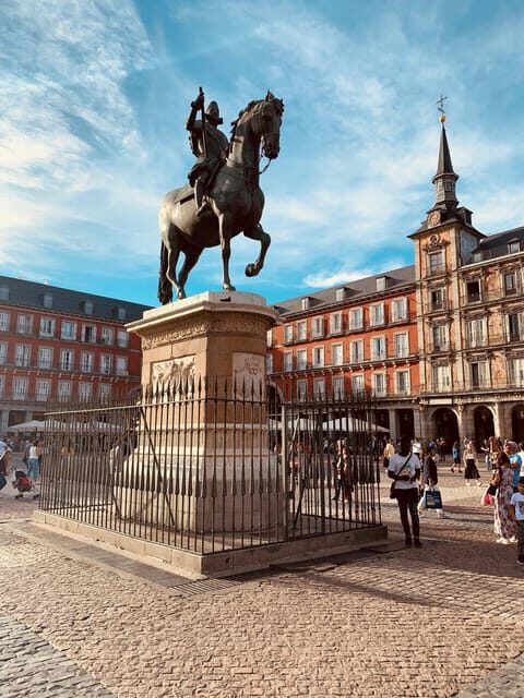 Madrid: Welcome to Madrid Guided Walking Tour in English - Discovering the Royal Palace and Almudena Cathedral