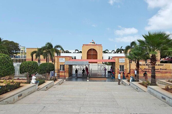 Madurai to Rameswaram and Dhanushkodi - One Day Tour - Relaxation and Local Shopping