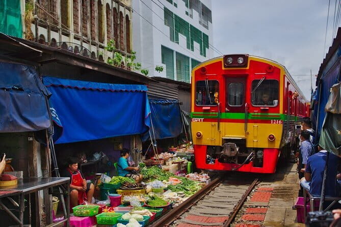 Mae Klong Hoop Rom Market and Floating Market Private Day Tour - Key Points
