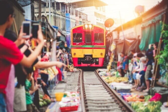 Maeklong Railway and Damnoen Saduak Floating Market Tour - The Itinerary: A Step-by-Step Deep Dive