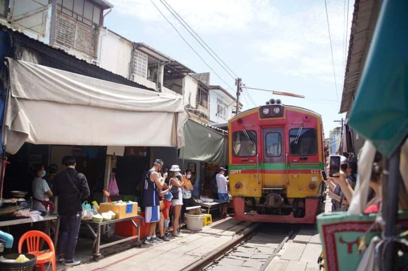 Maeklong Railway & Damnoen Saduak - Special Value Day Trip - Key Points
