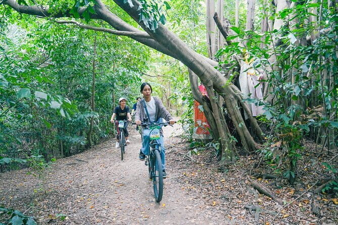 Maeklong Railway Market and Biking in the Village - Who Should Consider This Tour?