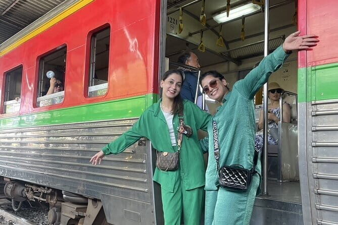 Maeklong Railway Market & Damnoen Saduak Market Paddle Boat Tour - Deep Dive into Each Stop