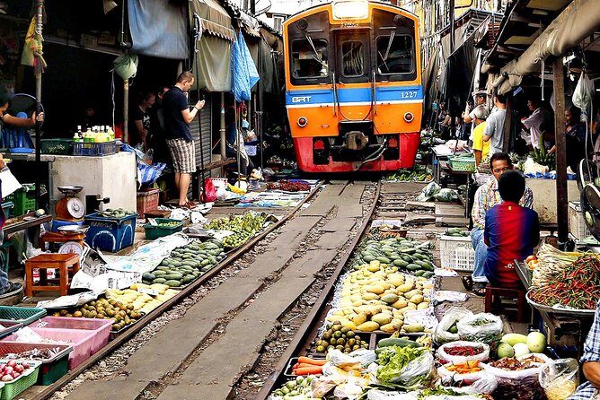 Maeklong Train Market & Damnoensaduak Floating Market Tour - Key Points