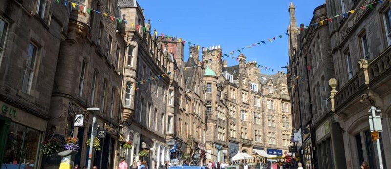 Magic and Legends in Edinburgh: walking tour in French - Why this Tour Stands Out