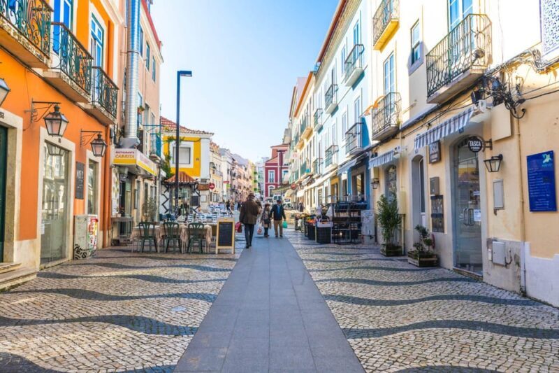 Magic City: Discovering Lisbon and its surroundings - Lunch in Almada: Tasting Local Flavors