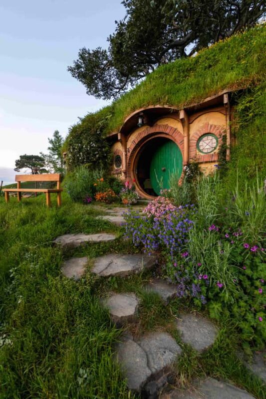 Magical Hobbiton & Waitomo Caves Small Group from Auckland - FAQs