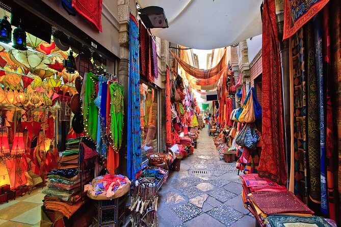 Magical Markets Tour in Mumbai with a local - A Closer Look at Mumbai’s Market Tour