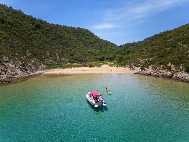 Magnific blue lagoon,speed boat towels included - Navigating the Itinerary: From Split to the Blue Lagoon and Beyond