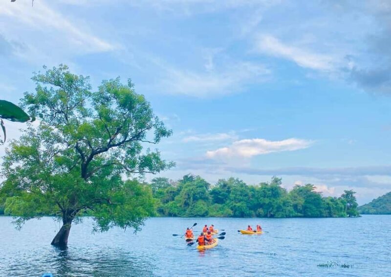 Mahiyanganaya: Sorabora Lake Kayaking Tour with Pickup - FAQ