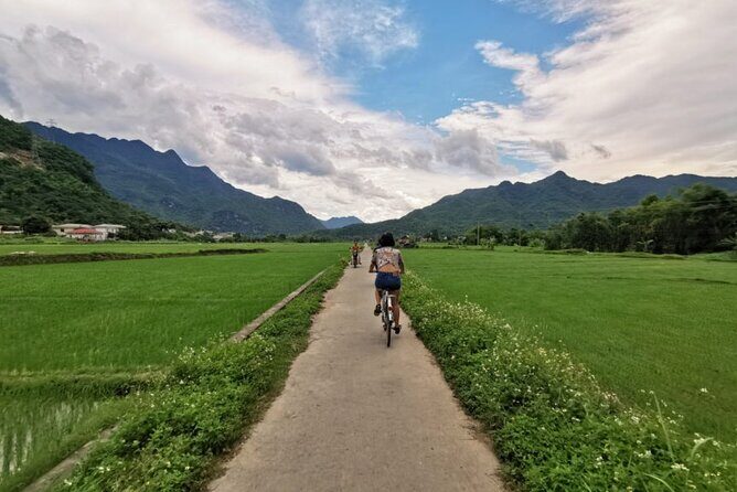 Mai Chau Deluxe Day Tour: Limousine, Small Group, Lunch & Biking - Authentic Experiences and Highlights