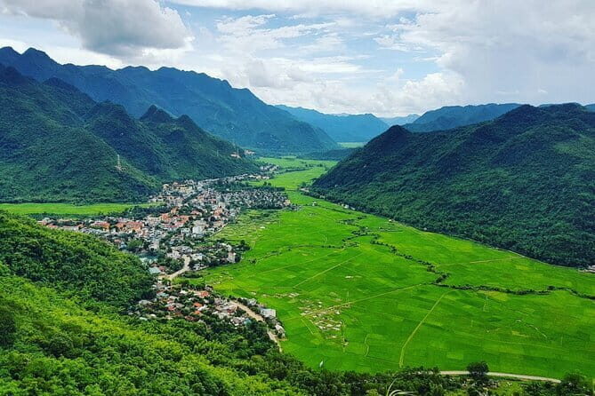 Mai Chau Valley 1 Day Tour from Hanoi: Bike and Ethnic Villages - Stop at Thung Khe Mountain Pass: A Scenic High Point