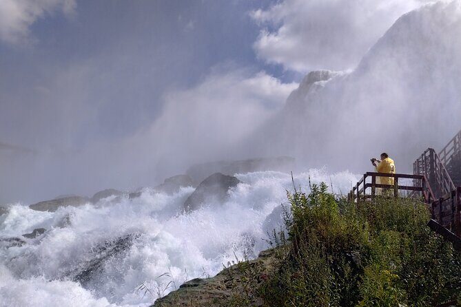 Maid of the Mist and Cave of the Winds guided tour with shuttle - Real Experiences from Travelers