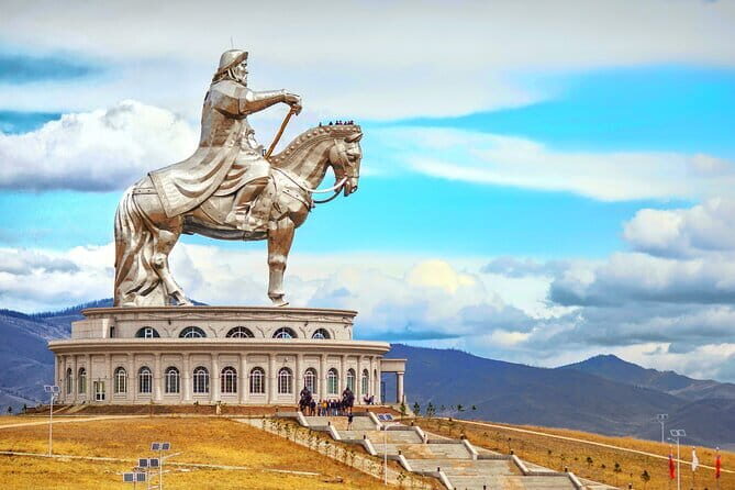 Majestic Gobi Desert with overnight in Terelj NP (incl. Chinggis Khan Statue) - The Sum Up