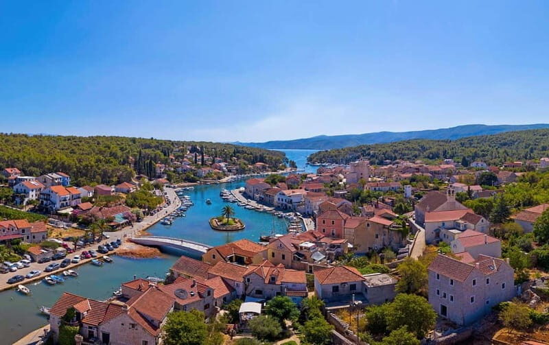 Makarska: Private Boat Tour 3 Islands - The Hidden Bay on Bra