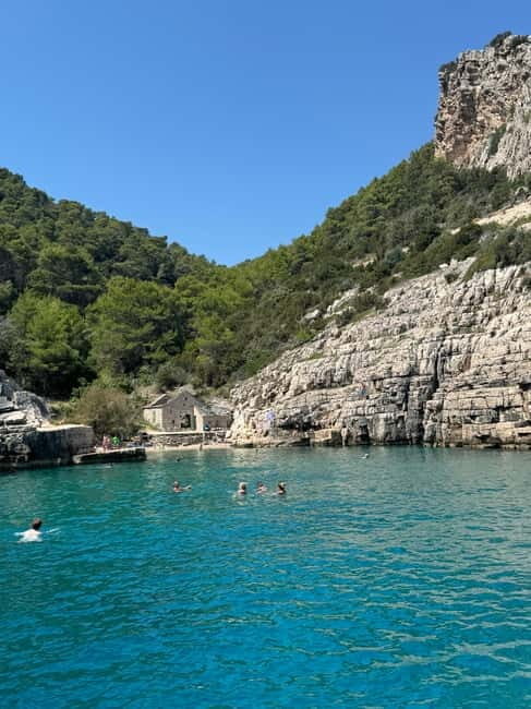 Makarska:Private halfday boat tour,Hvar,blue Cave or Brac - FAQ