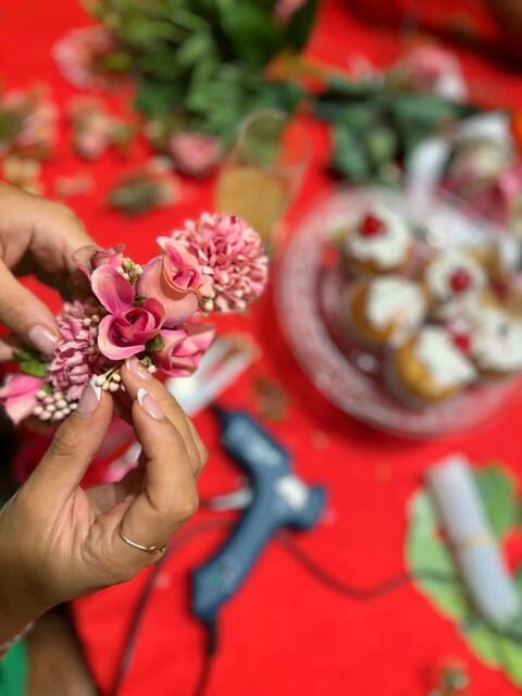 Make a traditional "tocado" sevillano - The Experience: A Closer Look at What to Expect