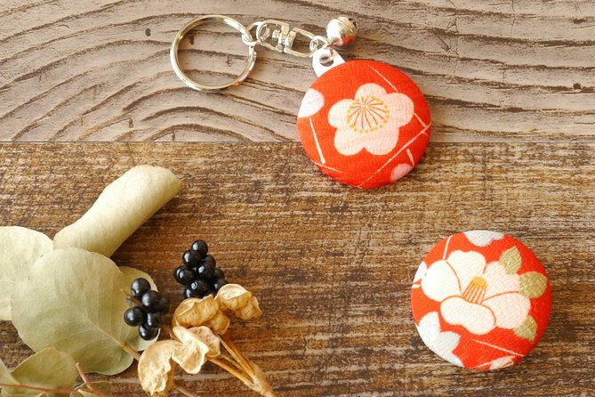 Make unique items with Kimono fabric Kimono fabric badge + Kimono fabric keyring - Key Points