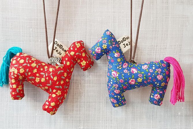 Making Jeju Pony Doll at Peaceful Seaside cafe - Key Points