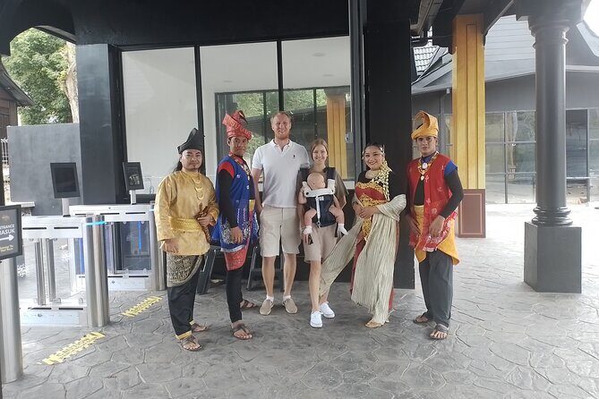 MALACCA DAY TRIP (Price based per Car) - The Heart of the Heritage City: Dutch Square and Beyond