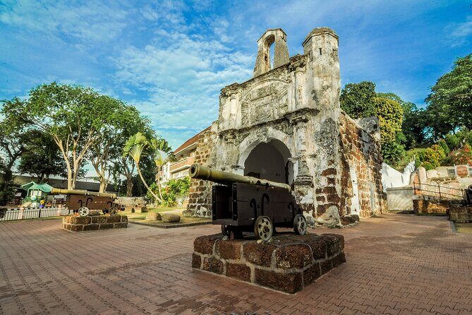 Malacca Historical Private Tour With Personal Chauffeur - First Stop: Dutch Square and St. Paul’s Hill