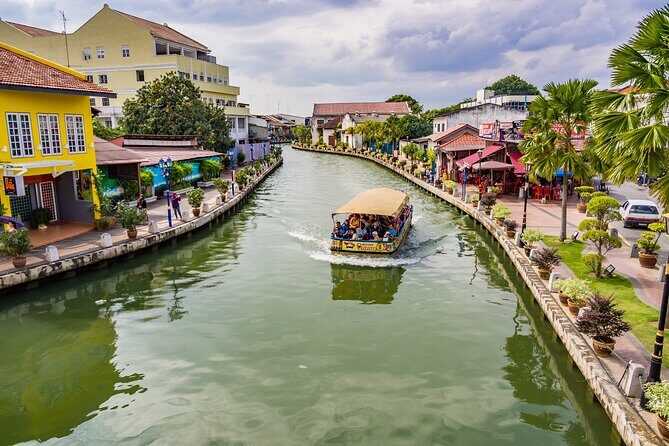 Malacca Historical Private Tour With Personal Chauffeur - Exploring the A Famosa Fortress