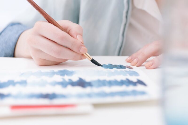 Malaga: Drawing & Painting Lesson Outdoors - The Atmosphere and Group Dynamics