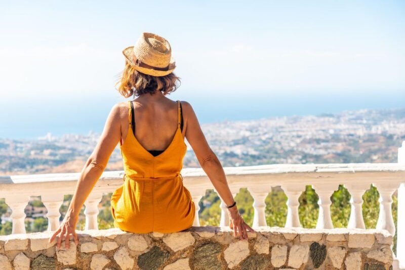 Malaga: Express Walk with a Local in 60 minutes - Key Points