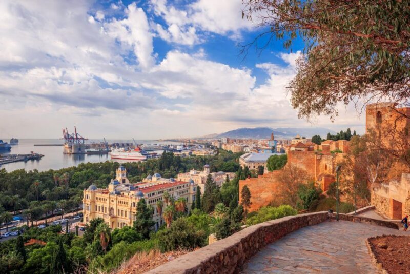 Malaga: Express Walk with a Local in 60 minutes - The Itinerary: What to Expect