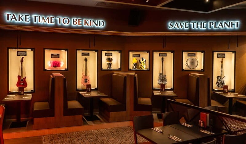 Malaga: Hard Rock Cafe Entrance with Lunch or Dinner - Additional Attractions and Shopping