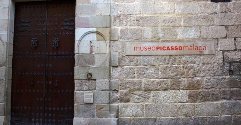 Malaga: Picasso Museum Guided Tour with Skip-the-Line Ticket - The Location and Setting: A Palace with a Past