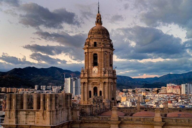 Málaga Romance: From Ancient Fortresses to Vibrant Markets - Detailed Breakdown of the Itinerary