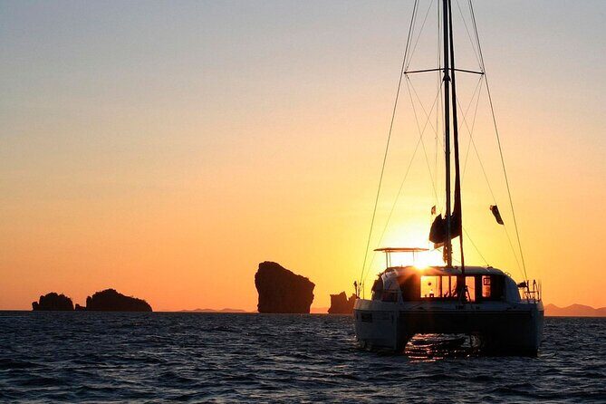 Malaga Sunset Cruise and Restaurant Dinner - Key Points