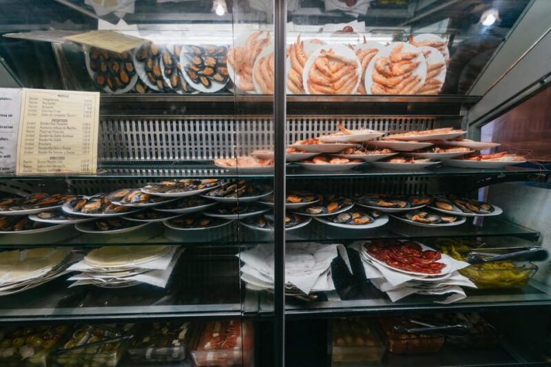 Málaga: Traditional Andalusian Tapas and Wine Tour - Dining & Drinking Experience