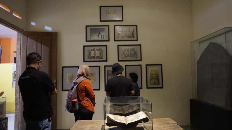 Malang: Cultural Tour to Kidal & Jago Temples, Panji Museum - A Taste of Local Flavors