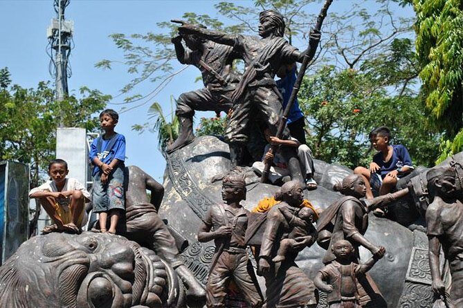 Malang local life kampong walking tour - city highlights in between // 4 - 6 hrs - An In-Depth Look at the Malang Kampong Tour