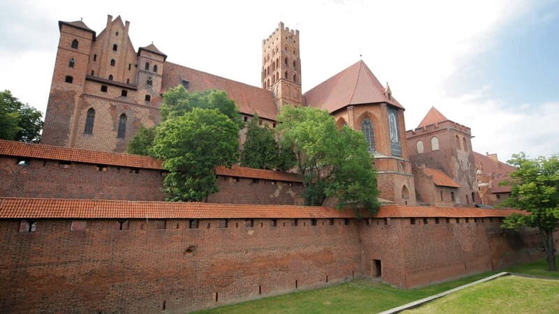 MALBORK: Castle of the Teutonic Oder from Warsaw - private - Key Points