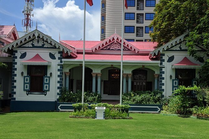 Male' City Tour - Language options (English/Spanish/French/Italian) - Introduction