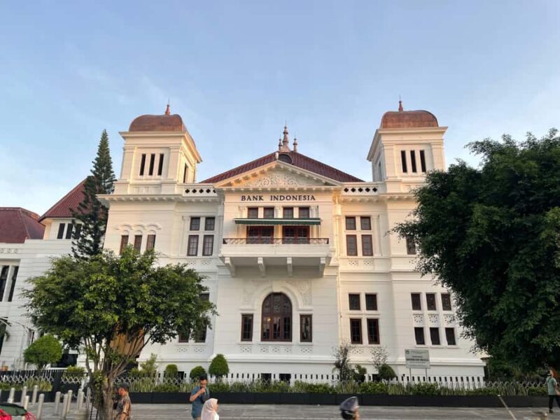 Malioboro Street Walking Tour with 5 local snacks tasting - Exploring Chinatown and the Market