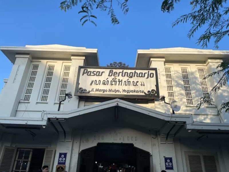 Malioboro Street Walking Tour with 5 local snacks tasting - Landmarks and Cultural Symbols