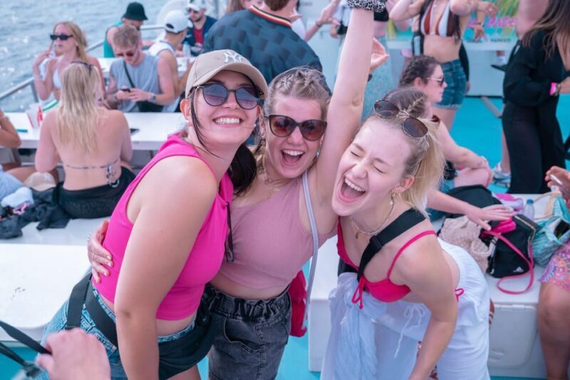 Mallorca: Boat Party with DJ, Buffet and Entertainment - Authenticity and Value