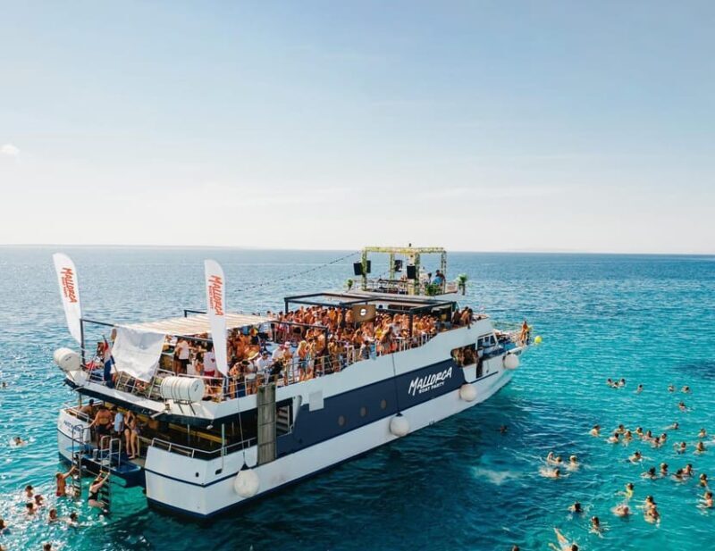 Mallorca: Boat Party with Live DJs, Lunch, & Nightclub Entry - Who Will Love This?