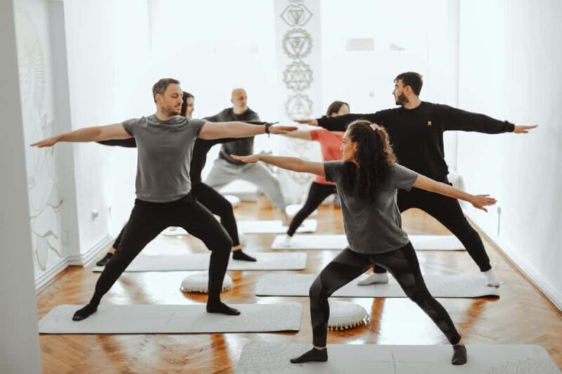 Mallorca: Candlelight Couples Yoga and Meditation - Who Would Benefit Most from This Experience?