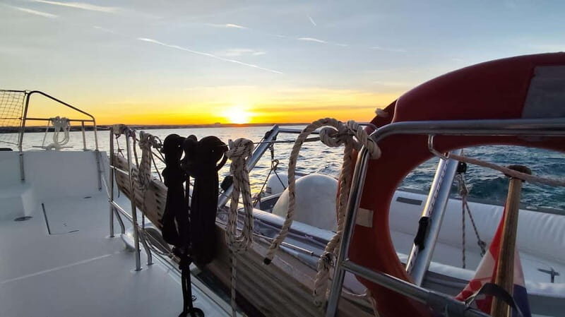 Mallorca: Catamaran Boat Tour with Tapas - The Experience in Detail