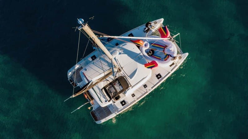 Mallorca: Discover paradisiacal coves on board of an exclusive catamaran - Key Points