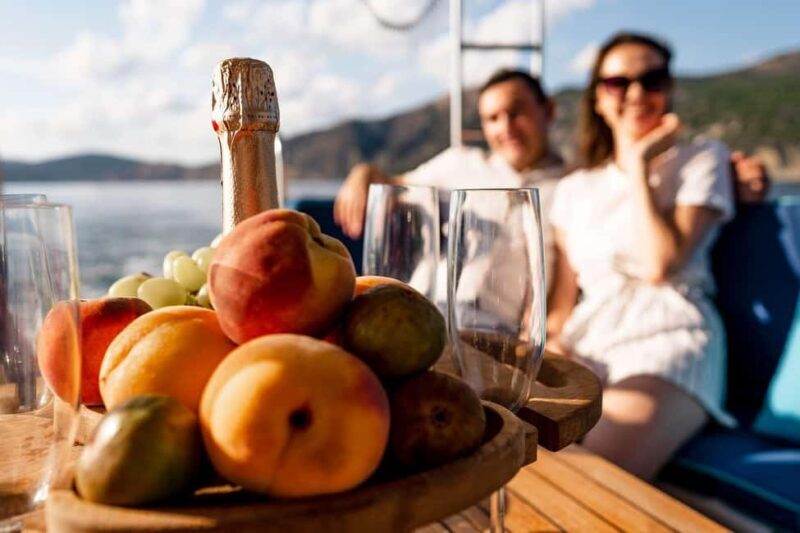 Mallorca: Private Yacht Cruise with Snorkeling and Drinks - Setting Sail on a Mediterranean Adventure