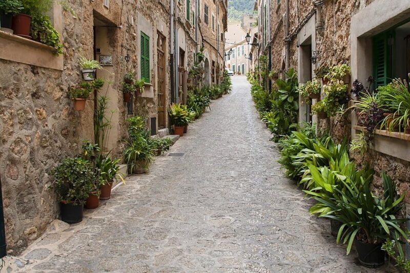 Mallorca: Valdemossa and Port of Soller Coca of Potato - FAQ