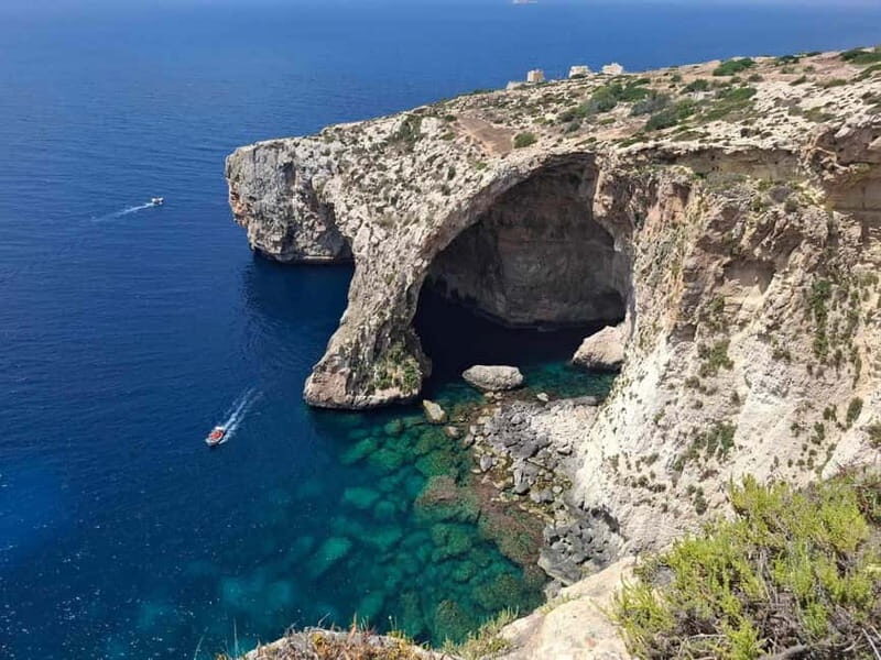 Malta: 5 hr Vintage Bus Tour - Mdina & Blue Grotto inc. food - Key Points