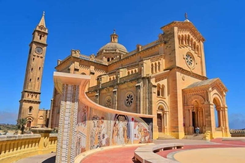 Malta: Private Jeep Tour of Gozo - Transportation and Group Size